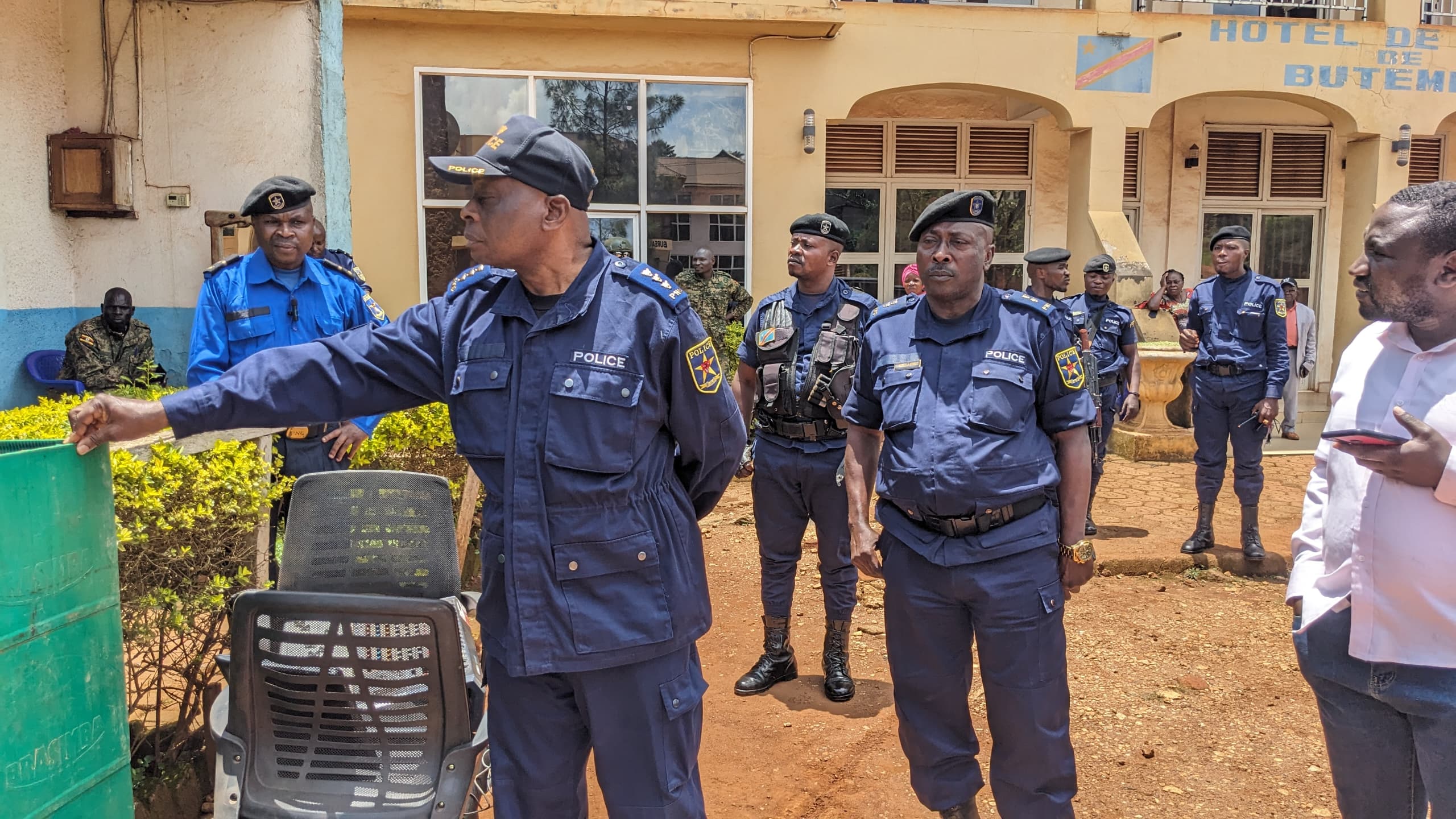 Butembo: la police nationale dans procéde à la Présentation des ...